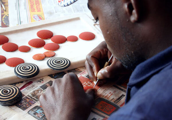 Mambu Design - Upcycling Ohrringe - Flower of Life - Straußeneischmuck ...