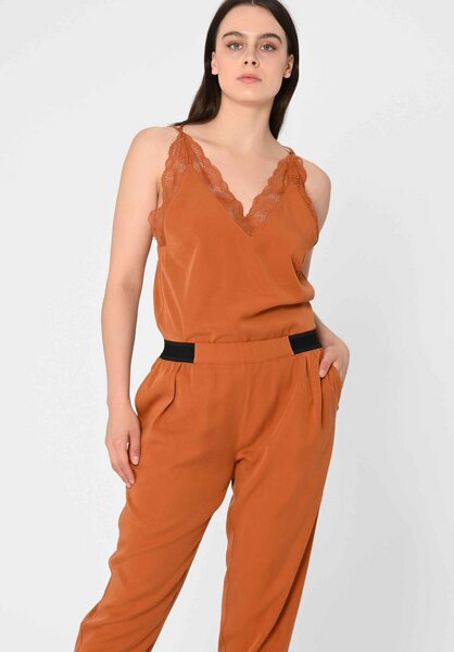 Lovjoi - Pants VISKLA mit Bundfalten und schwarzem Gummibund | Avocadostore