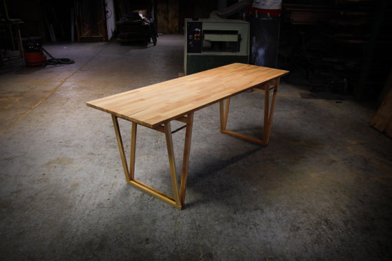 Hardman Design & Build - origineller Tisch aus massiver Buche ...