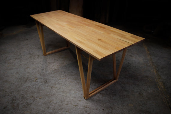 Hardman Design & Build - origineller Tisch aus massiver Buche ...