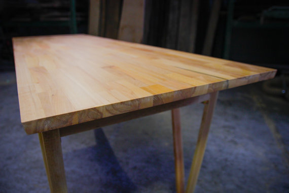 Hardman Design & Build - origineller Tisch aus massiver Buche ...